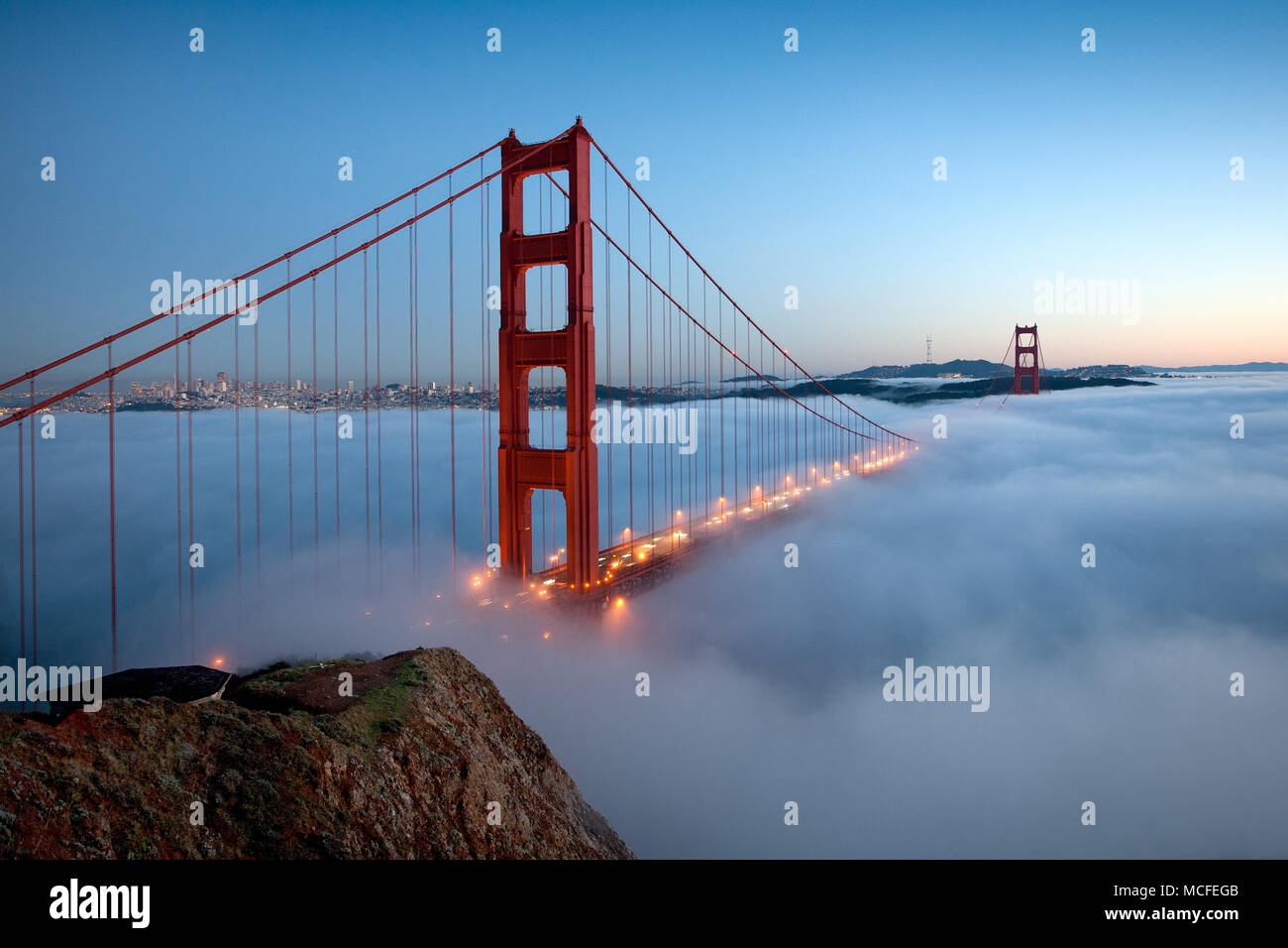 Golden gate bridge fog hi-res stock photography and images - Alamy