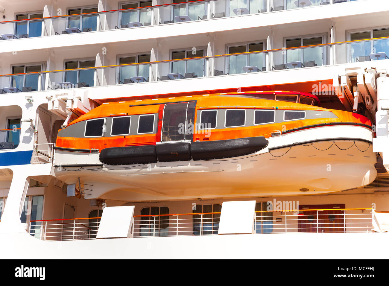 Cruise ship life boat hi-res stock photography and images - Alamy
