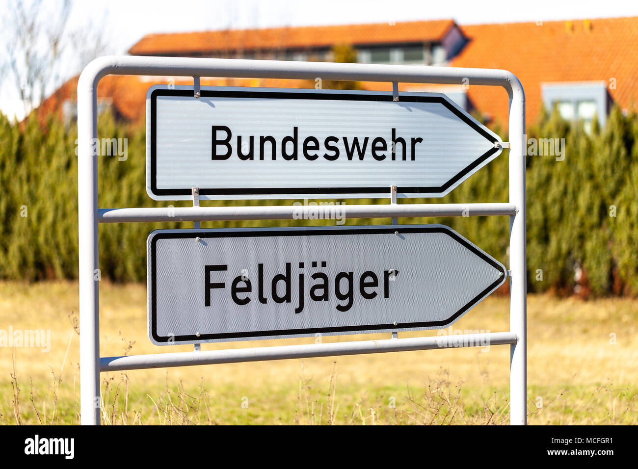Military arrow symbol hi-res stock photography and images - Alamy