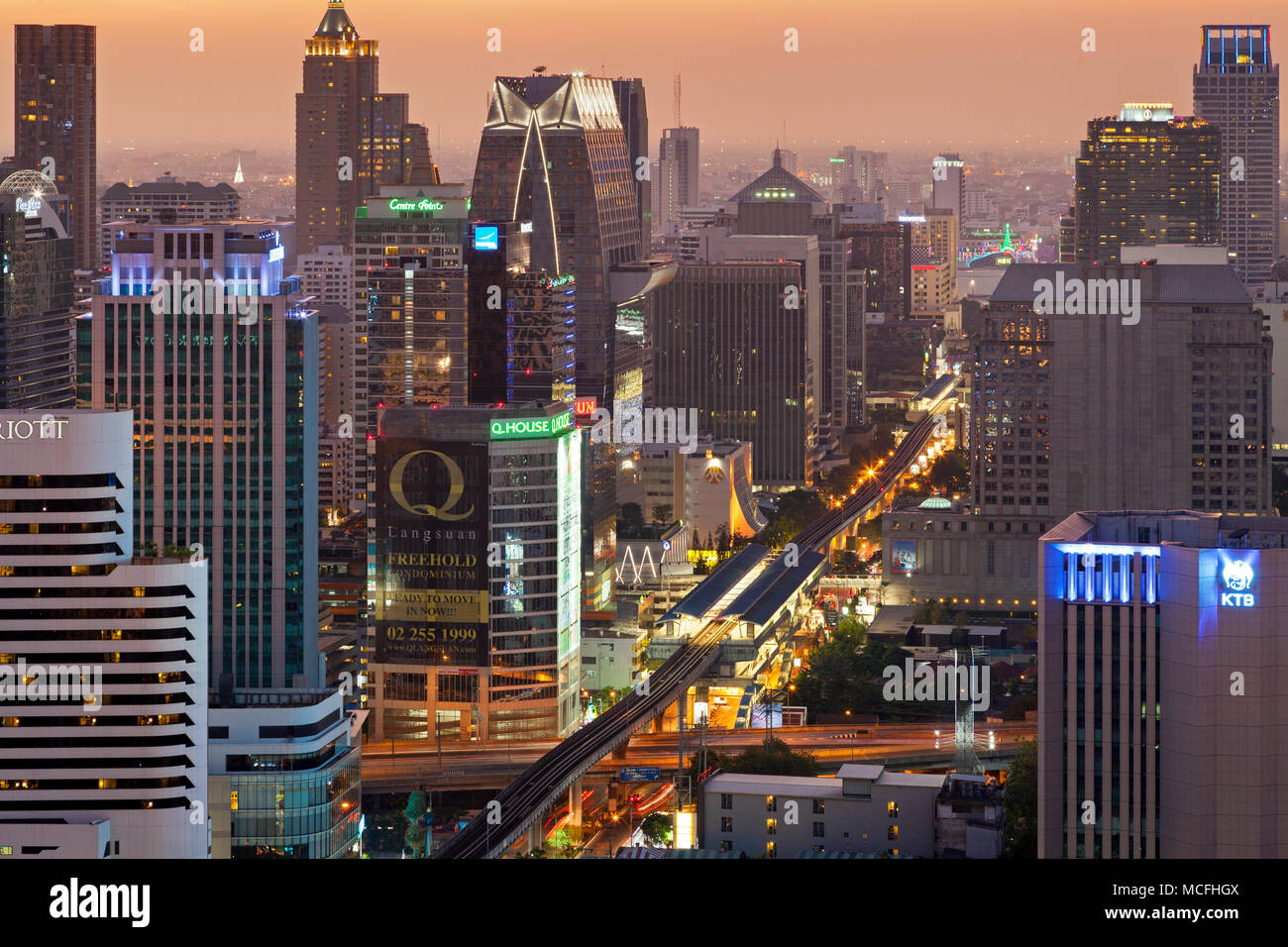 Nana sukhumvit bangkok hi-res stock photography and images - Alamy