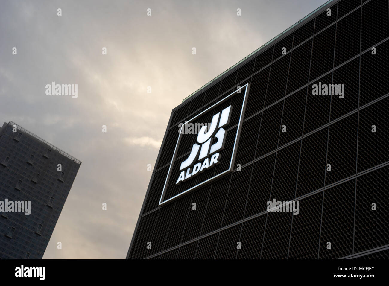 Al dar logo in arabic hi-res stock photography and images - Alamy