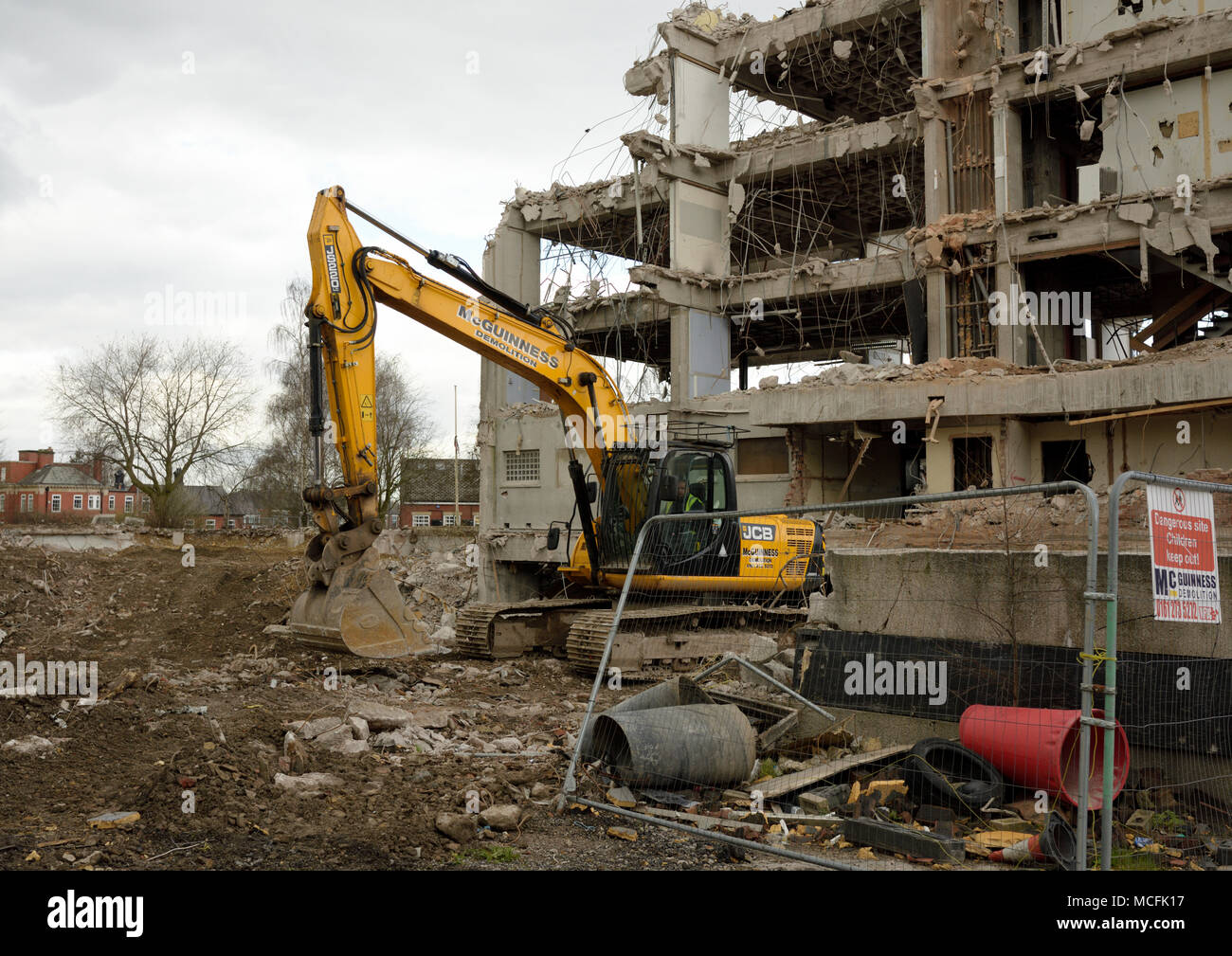 JCB JS 220 demolition excavator clearing concrete rubble and debris on ...