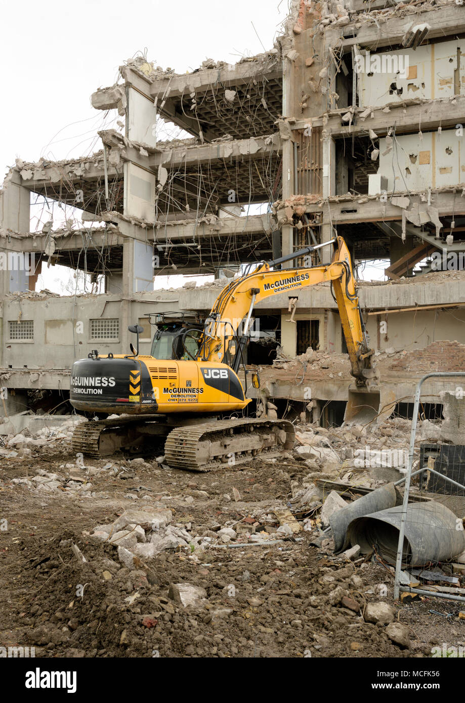 JCB JS 220 demolition excavator clearing concrete rubble and debris on ...