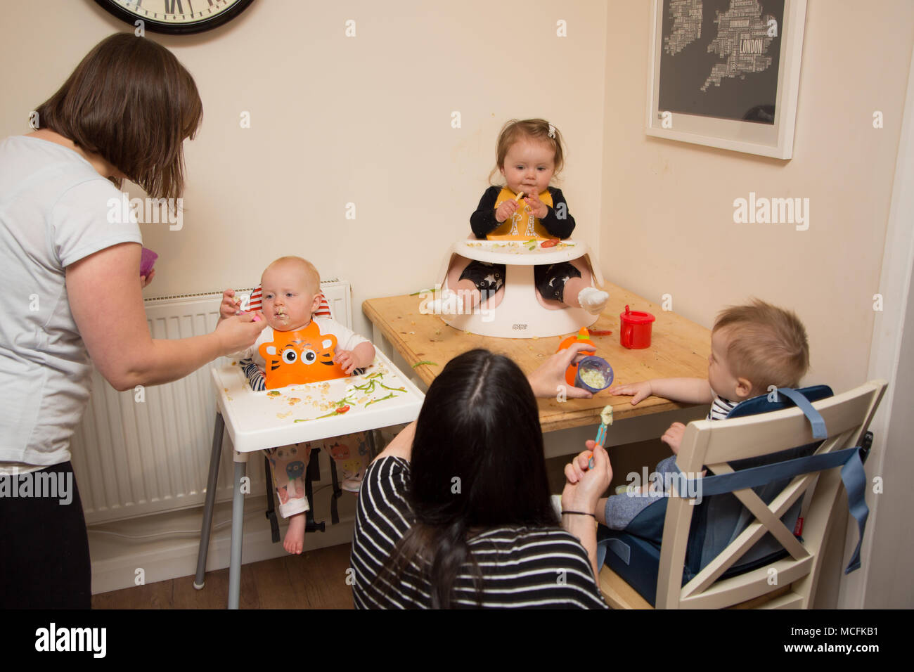 Kids sharing food classroom hi-res stock photography and images - Alamy