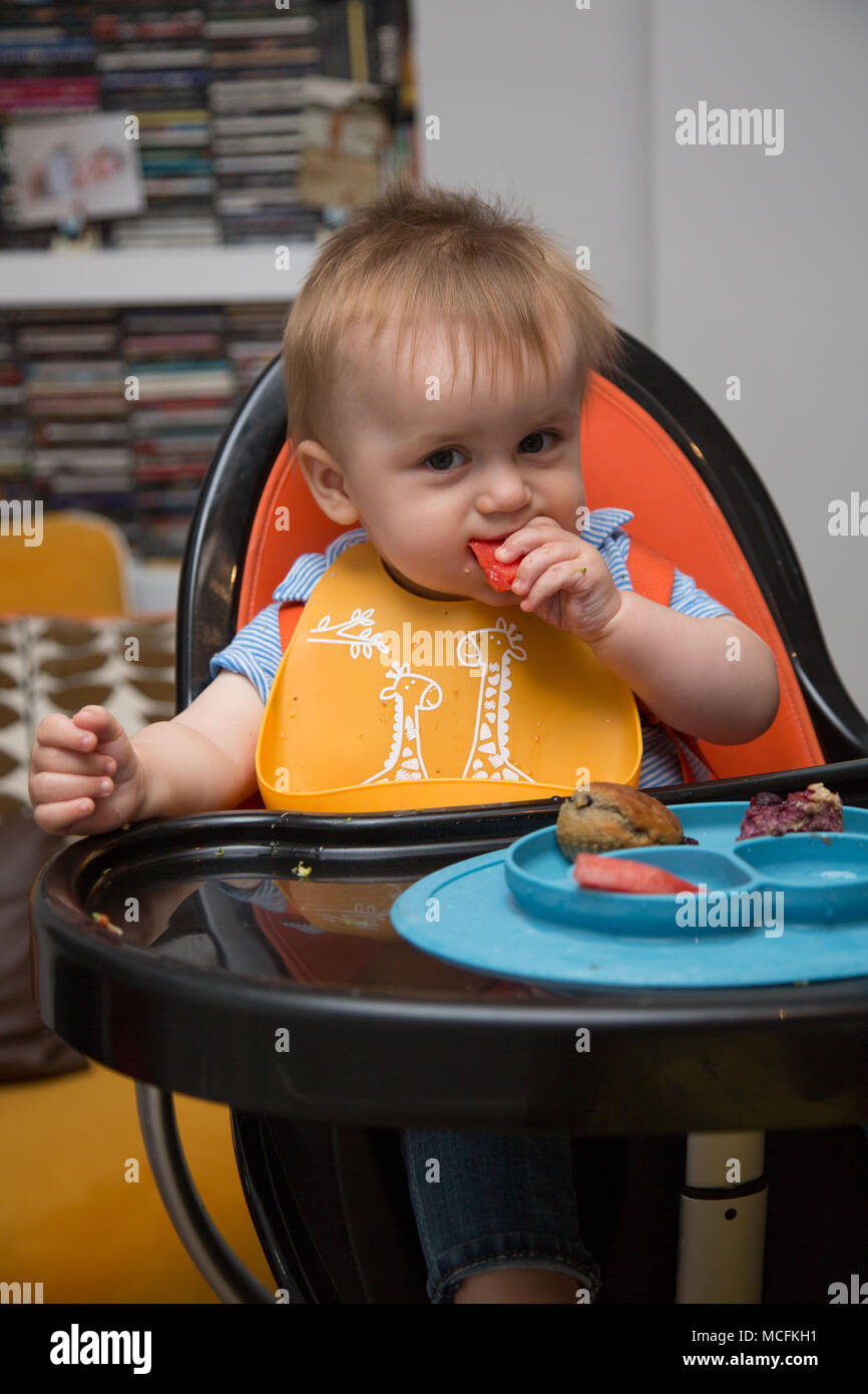 Baby being weaned hi-res stock photography and images - Alamy