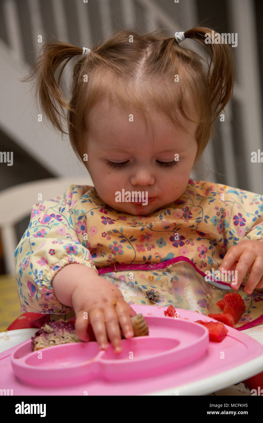 Baby being weaned hi-res stock photography and images - Alamy