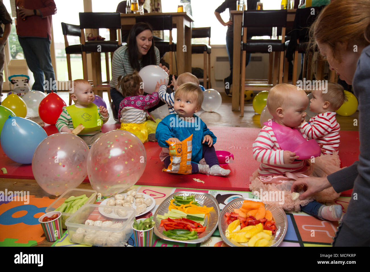 Baby sensory class uk hi-res stock photography and images - Alamy