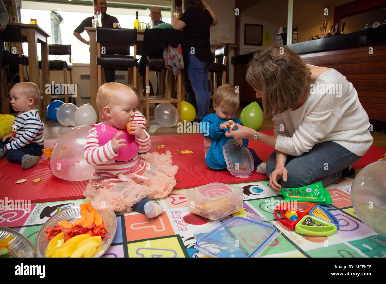 Baby sensory class uk hi-res stock photography and images - Alamy