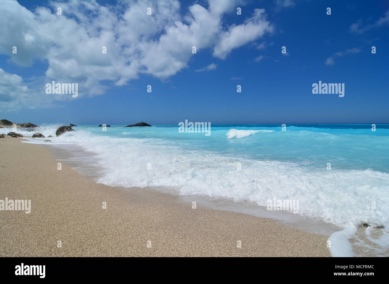 Beautiful seascape, idilic peble beach, perfect turqouise water, roling ...