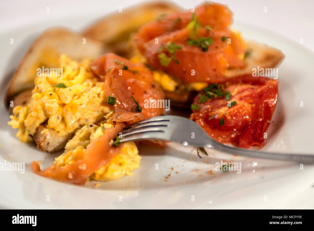 Scrambled eggs toast tomato hi-res stock photography and images - Alamy