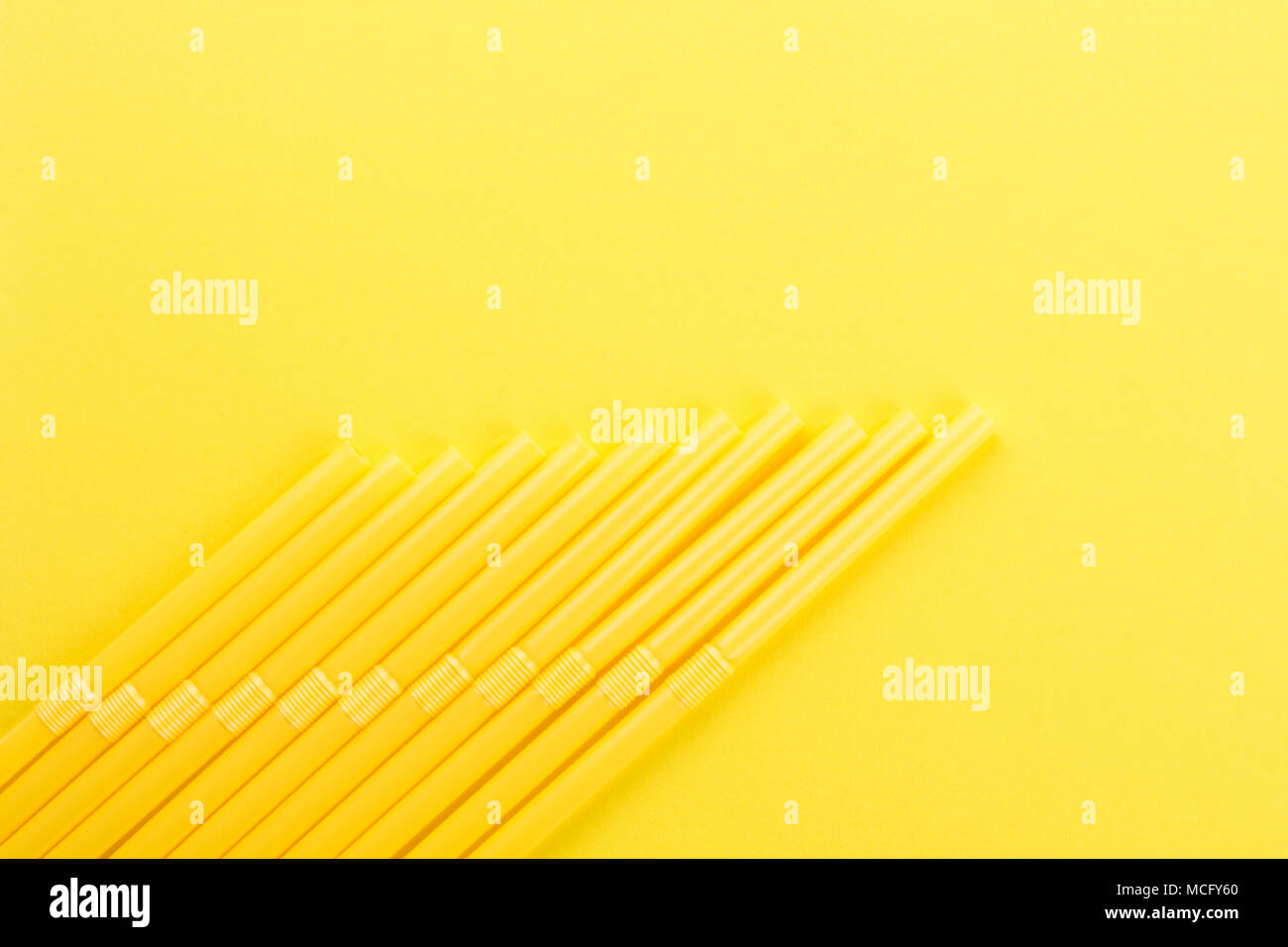 Kink yellow hi-res stock photography and images - Alamy