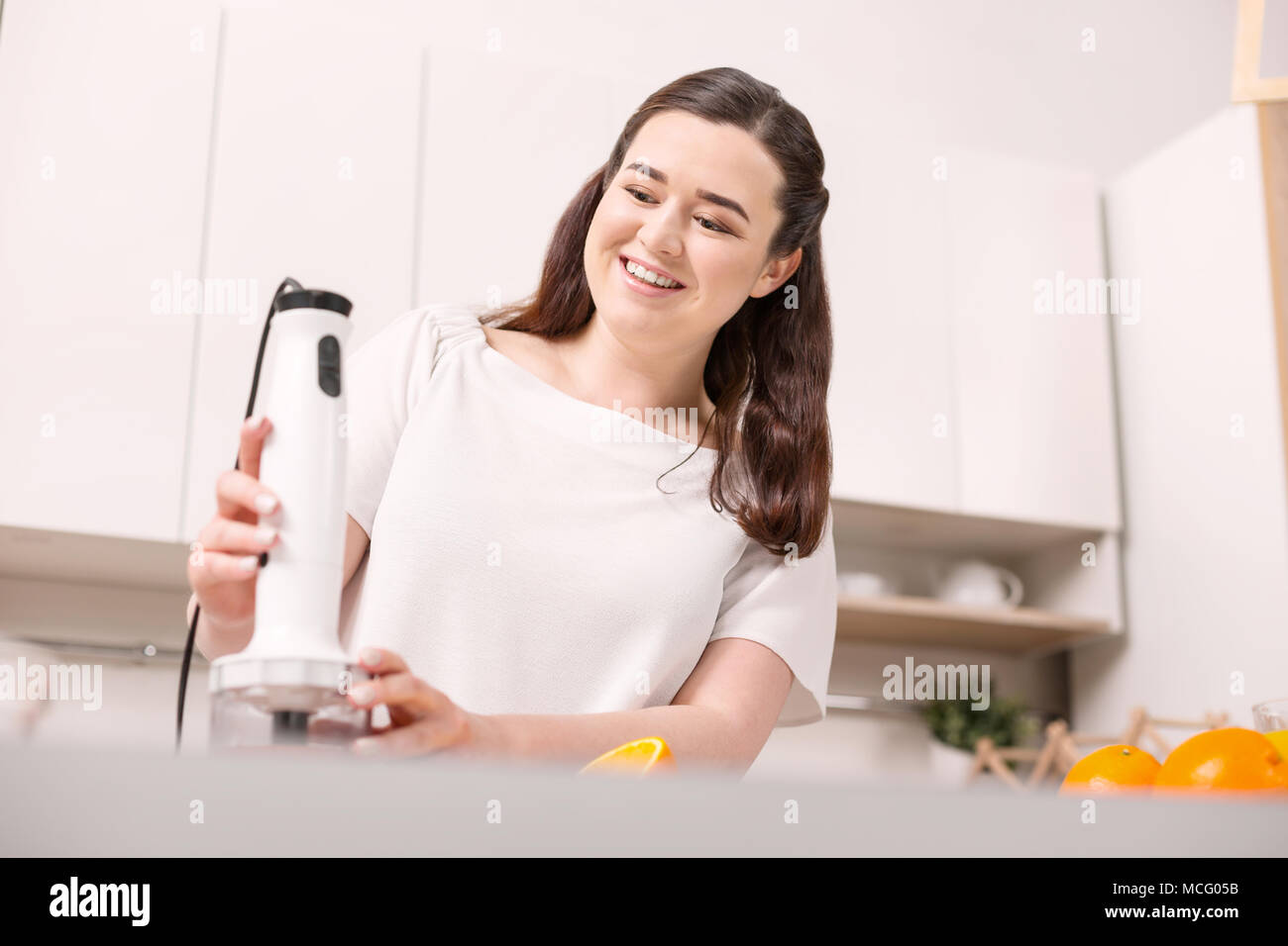 Woman using blender hi-res stock photography and images - Alamy