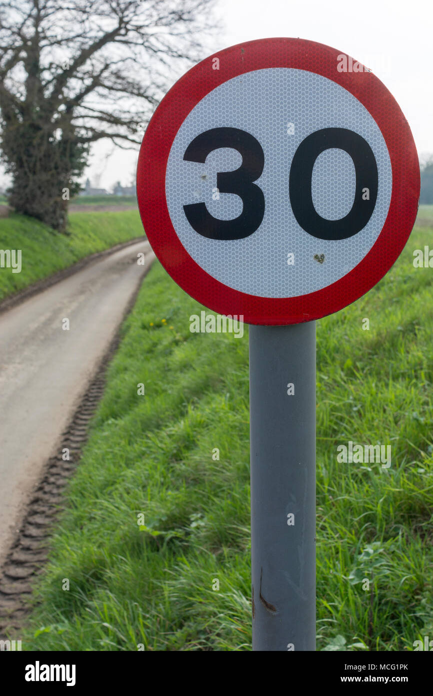30 mph sign limit hi-res stock photography and images - Alamy