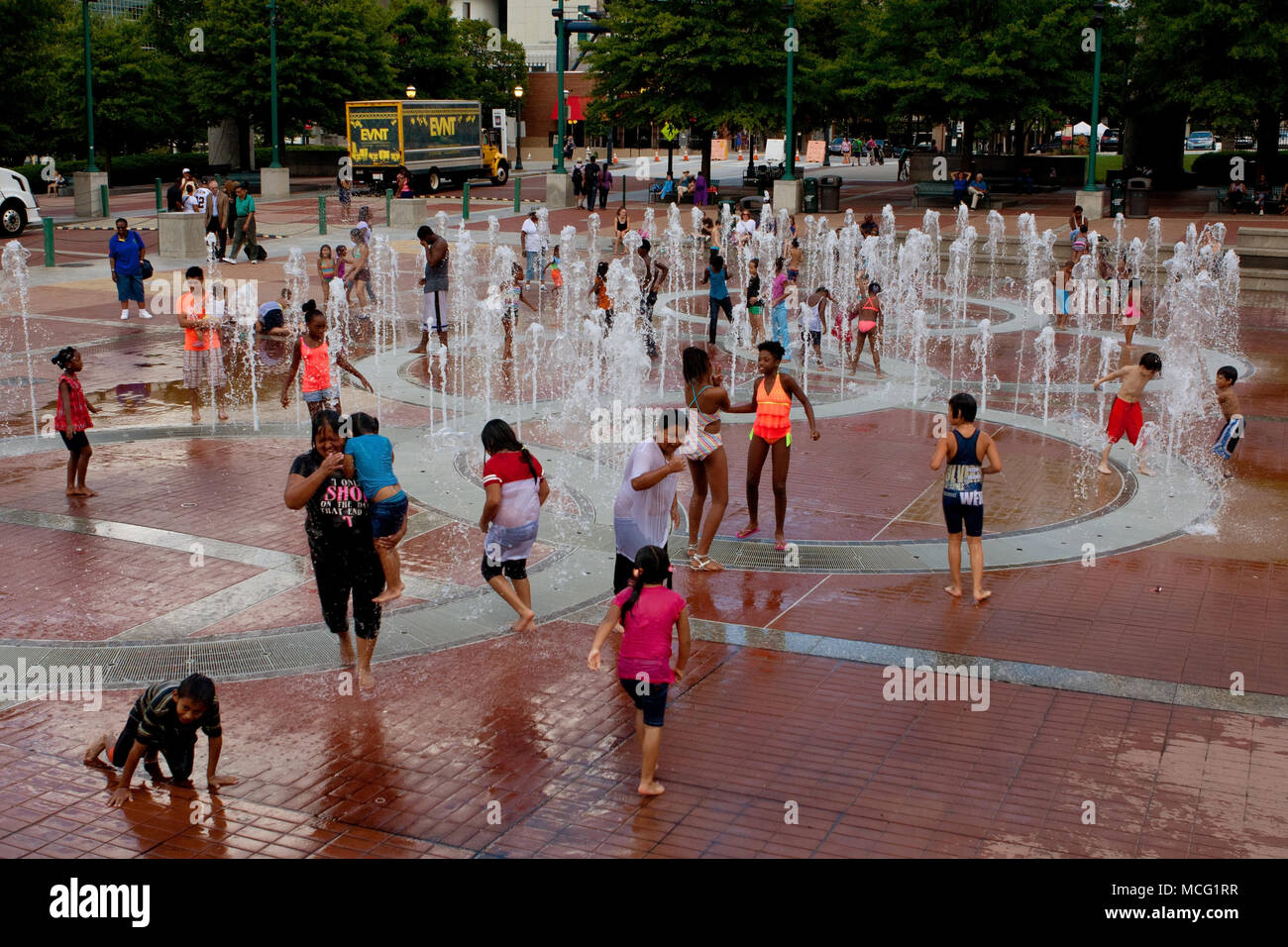 Getting wet fountain hi-res stock photography and images - Alamy