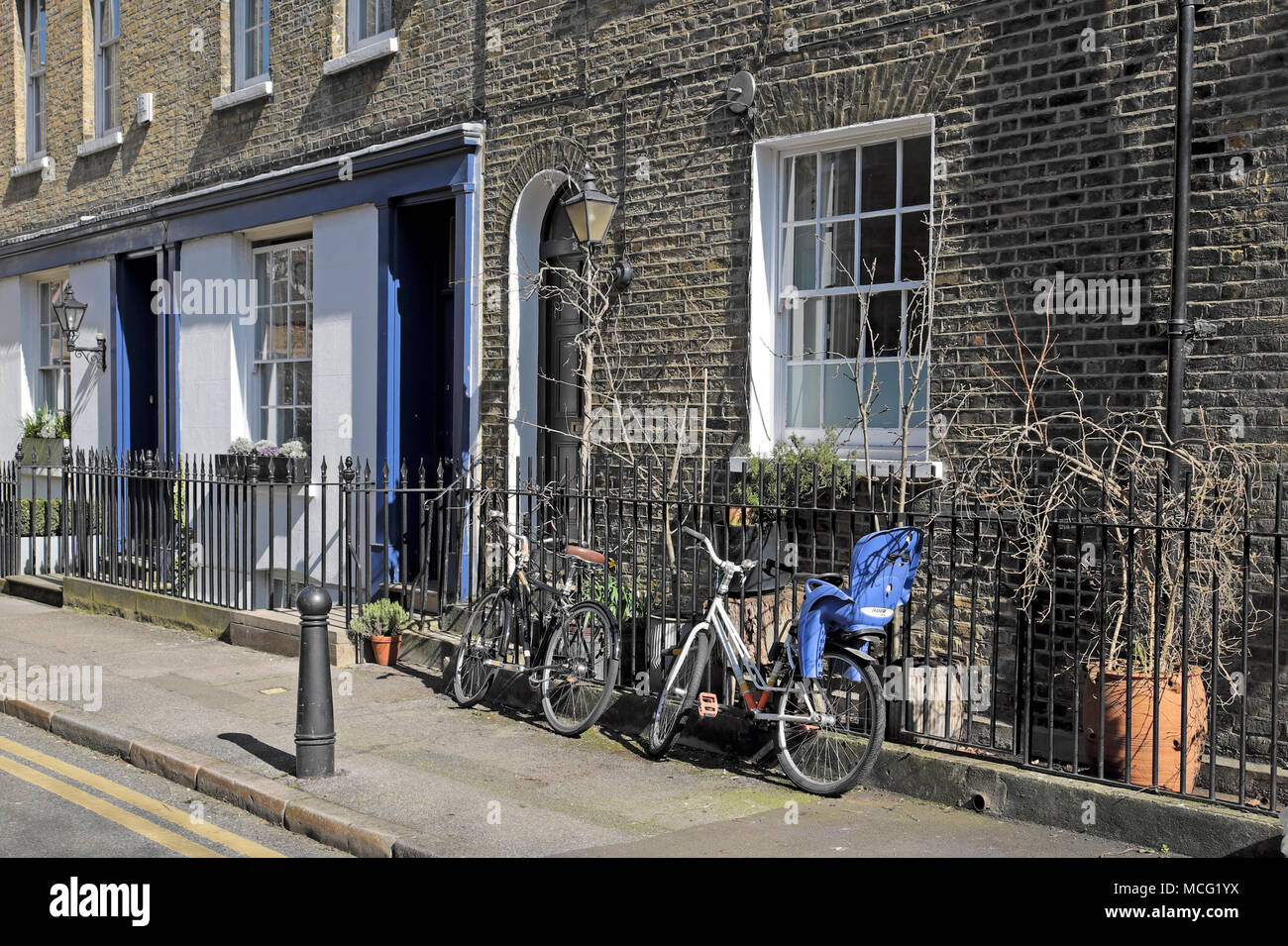 Houses and bikes on St James Walk in Clerkenwell, London UK KATHY ...