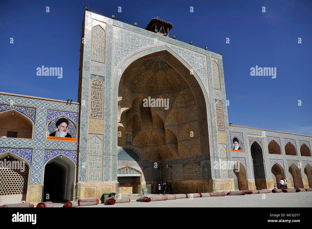 Isfahan friday mosque courtyard hi-res stock photography and images - Alamy