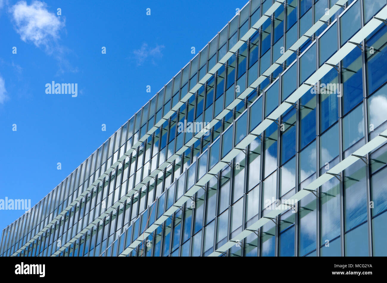 Glass texture building hi-res stock photography and images - Alamy