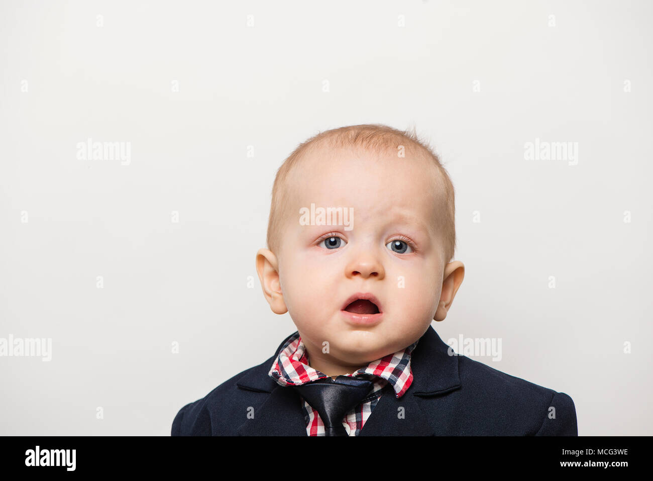 Child with concerned face hi-res stock photography and images - Alamy