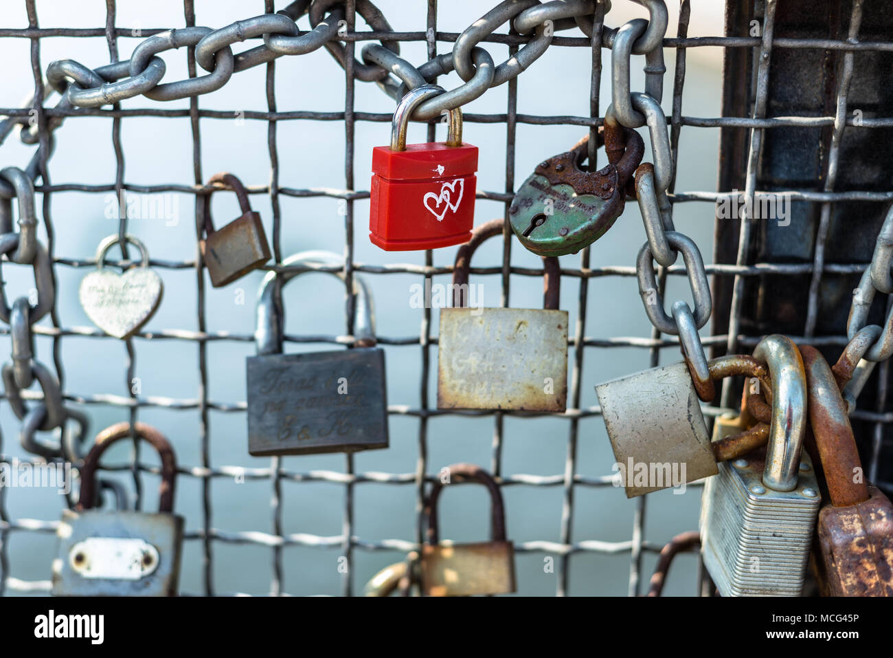 Heart padlocks hi-res stock photography and images - Alamy