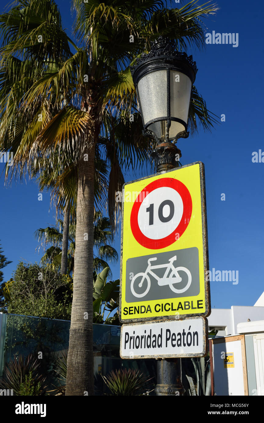 10 KM Traffic Sign Senda Ciclable - Prioridad Peaton - Cyclable Path ...