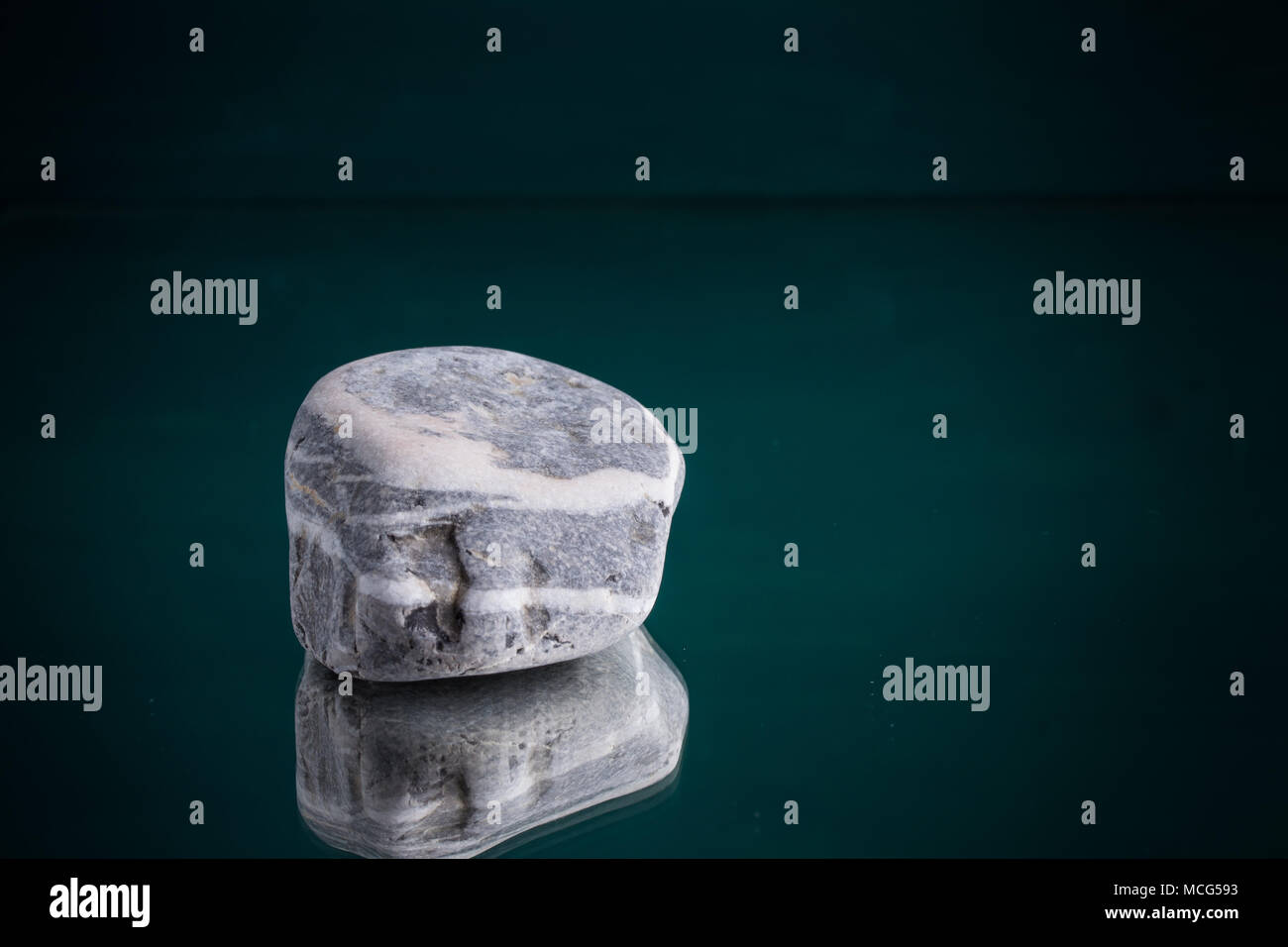 Pebble mirrored hi-res stock photography and images - Alamy