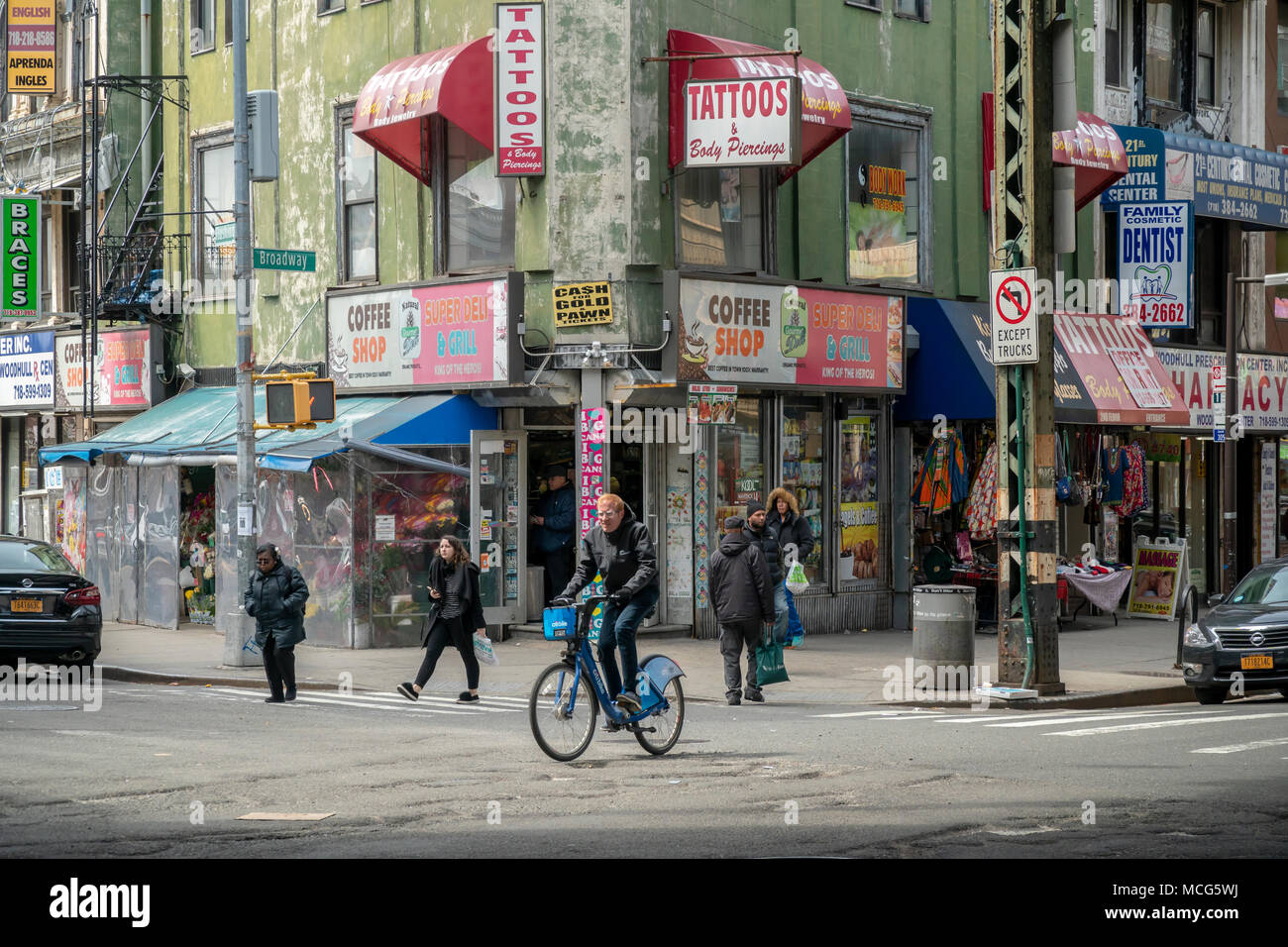 Corner of flushing avenue hi-res stock photography and images - Alamy