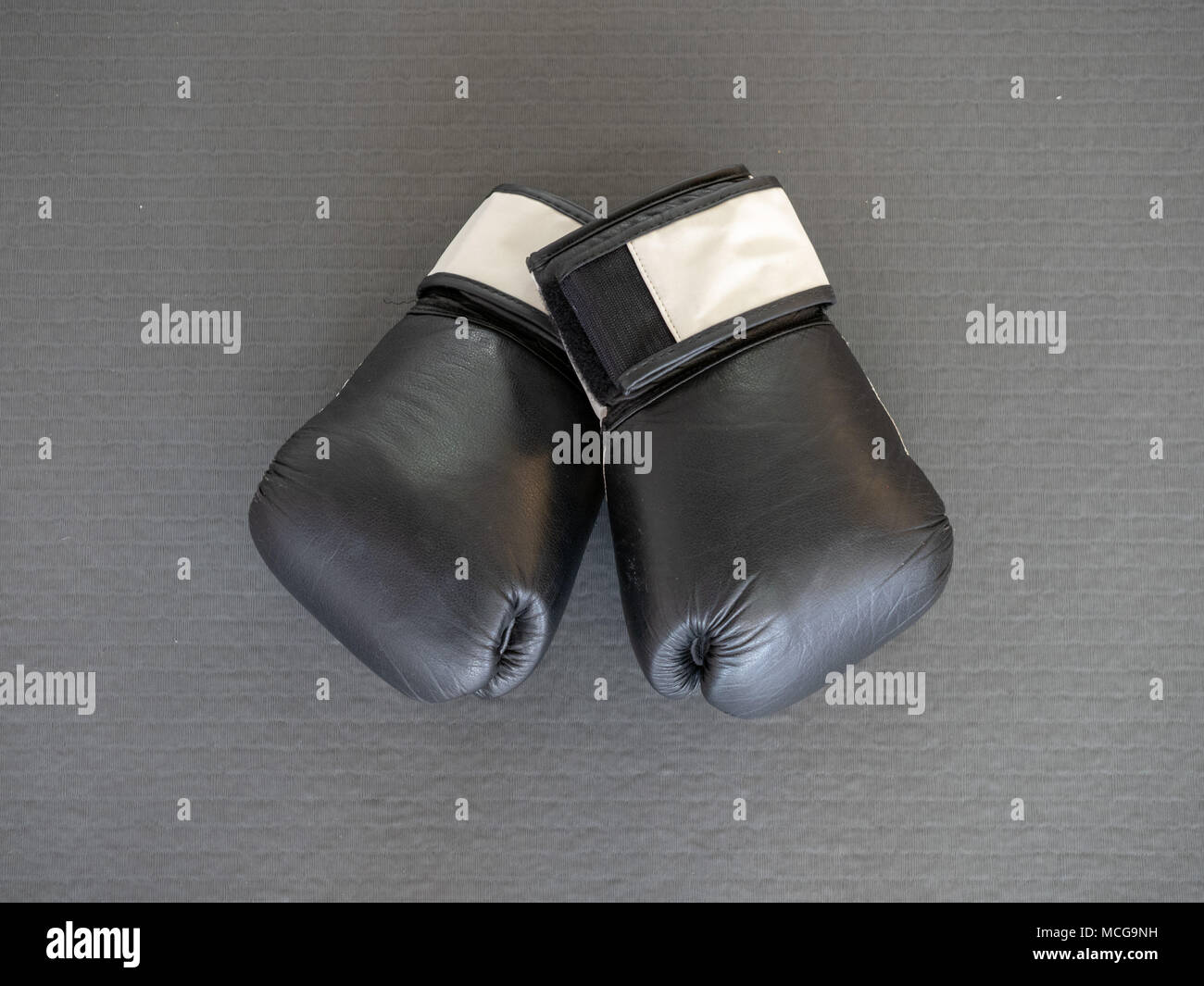 Boxing mat hi-res stock photography and images - Alamy