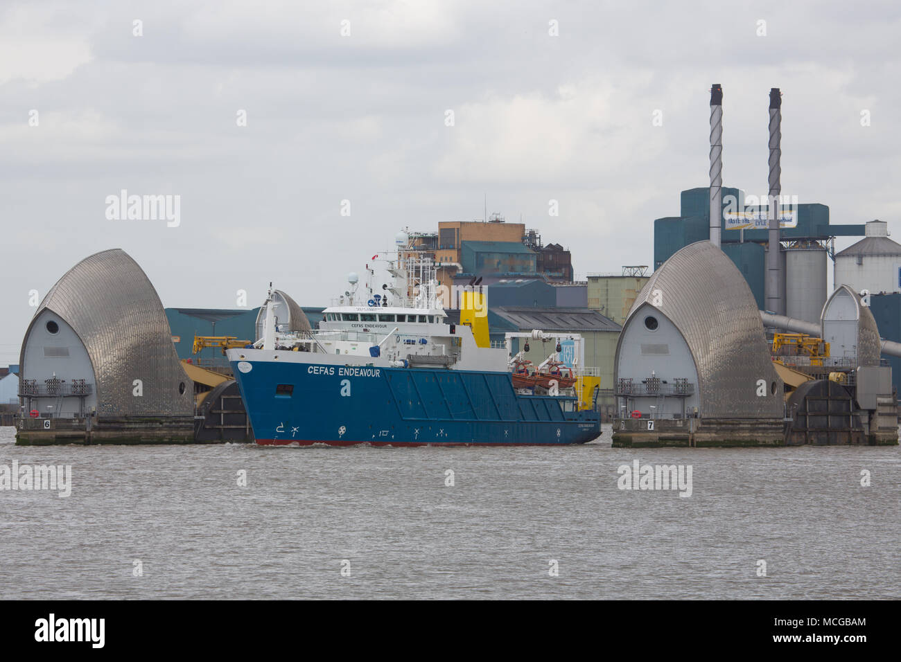 Cefas endeavour thames barrier hi-res stock photography and images - Alamy