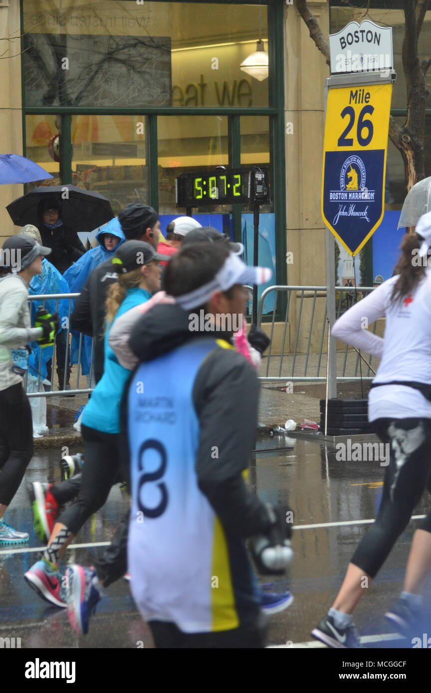 Marathon runners competition hi-res stock photography and images - Alamy