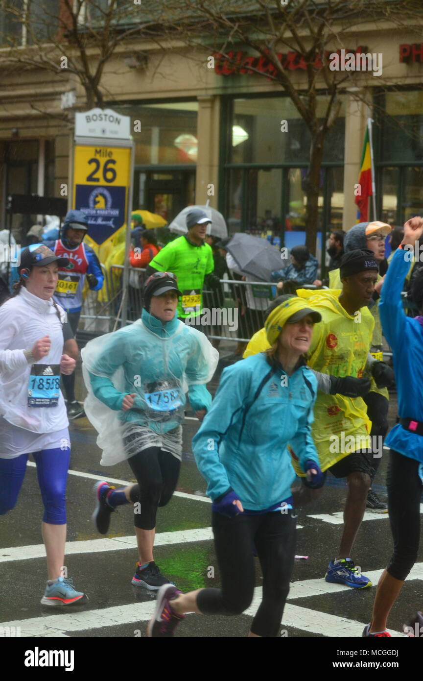 Mile marker marathon hi-res stock photography and images - Alamy