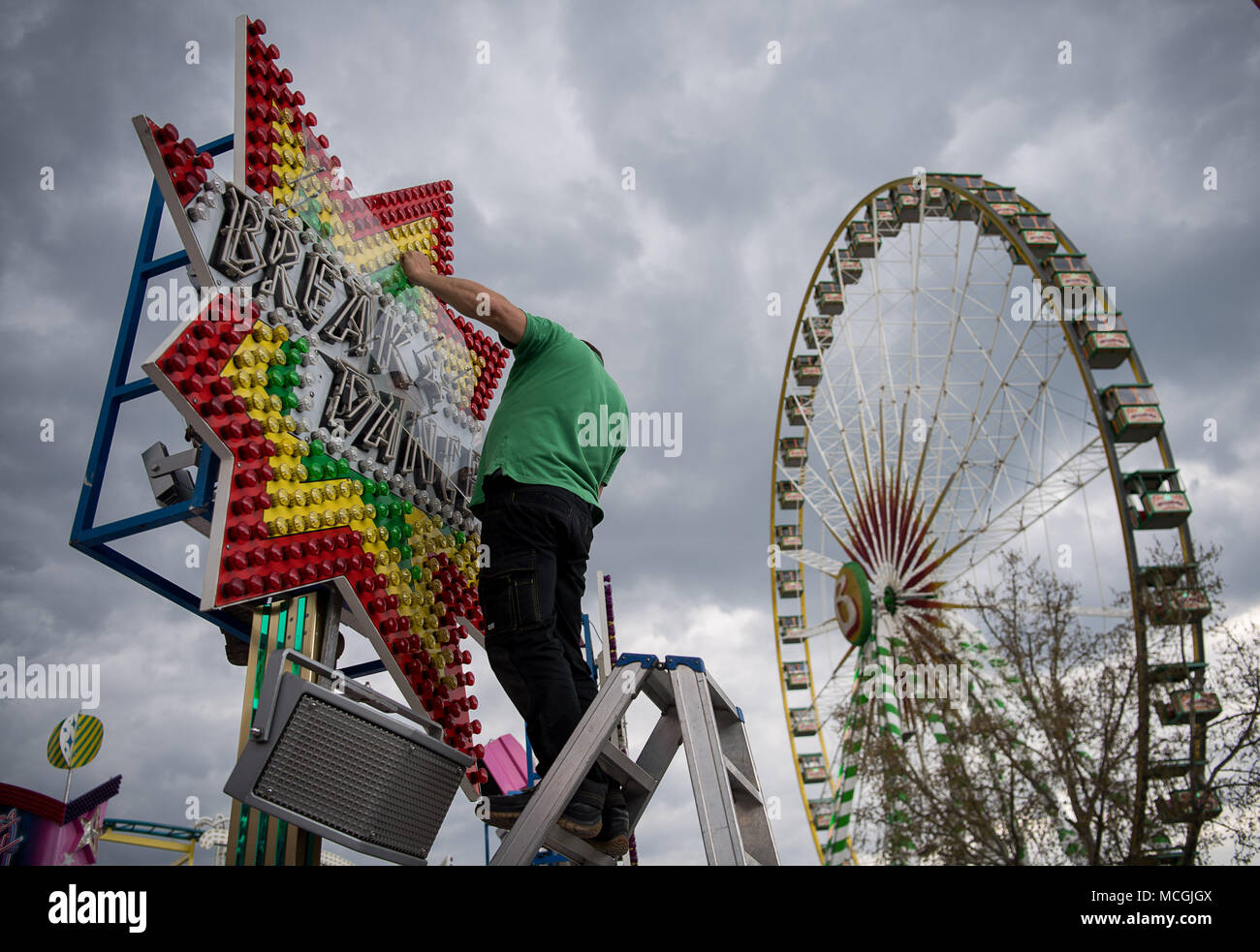 Fairground worker hi-res stock photography and images - Alamy