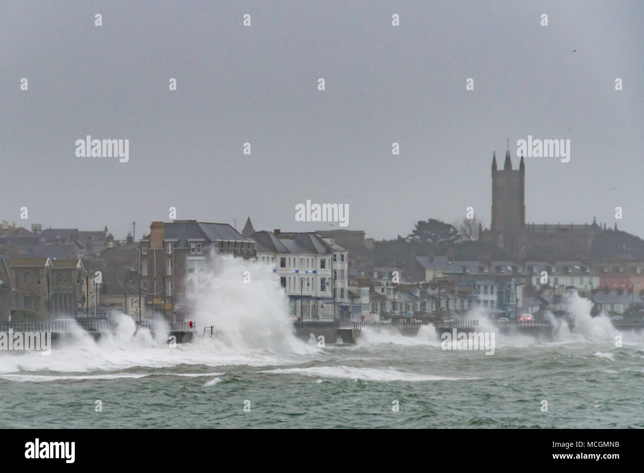 Penzance, Cornwall, UK. 17th April 21018. UK Weather. No sign of the ...