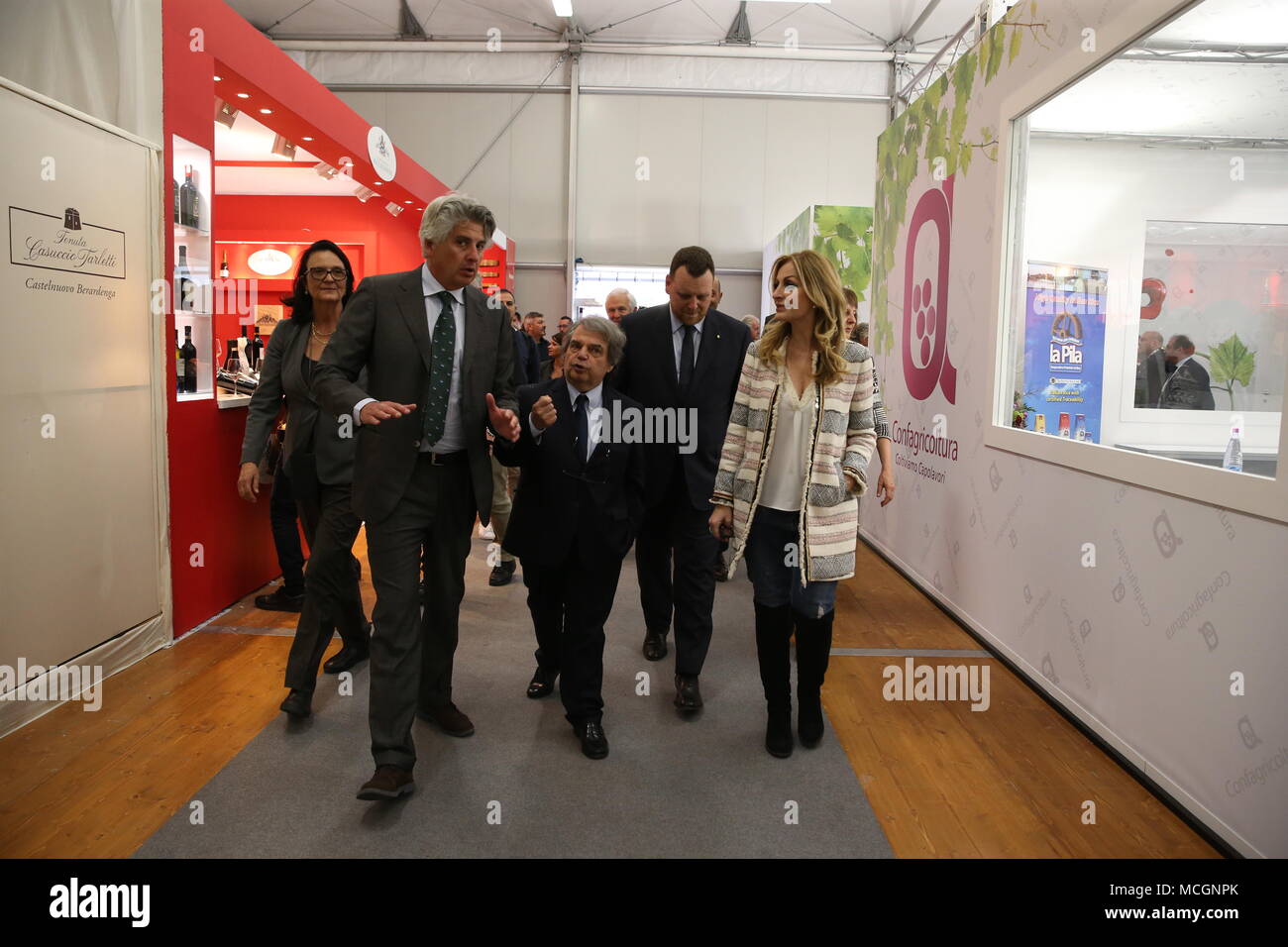 Italian politicians at Vinitaly Expo Stock Photo - Alamy