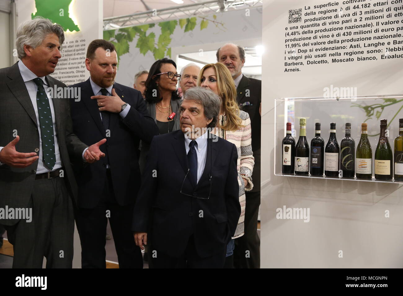 Italian politicians at Vinitaly Expo Stock Photo - Alamy