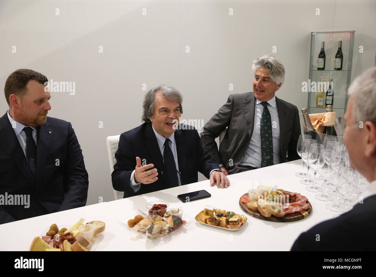 Italian politicians at Vinitaly Expo Stock Photo - Alamy