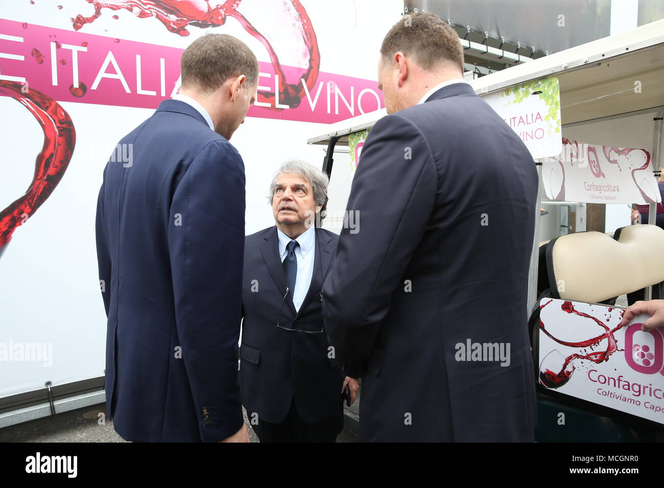Italian politicians at Vinitaly Expo Stock Photo - Alamy