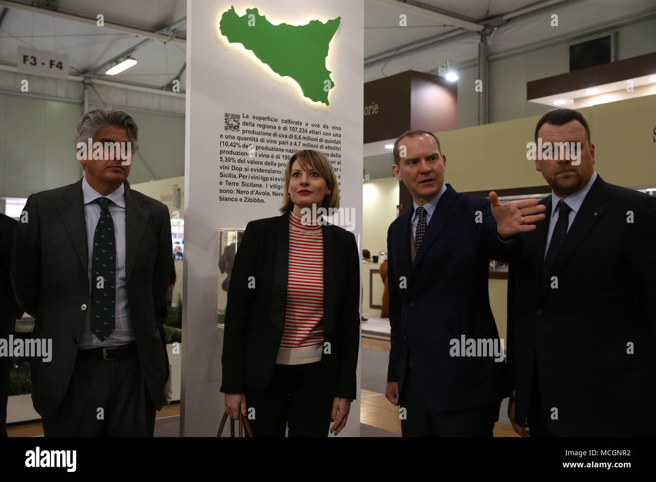 Italian politicians at Vinitaly Expo Stock Photo - Alamy