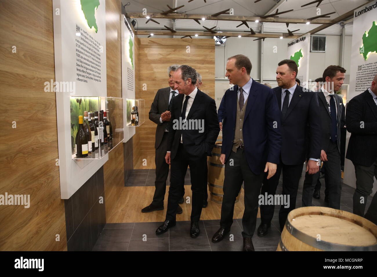 Italian politicians at Vinitaly Expo Stock Photo - Alamy