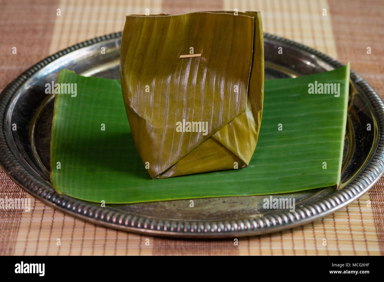 close up pack of lemak manis on palm leaf .Traditional asian food Stock ...