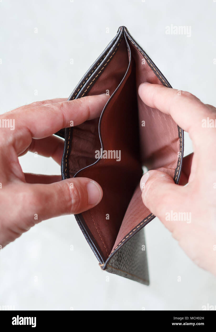 Open wallet hi-res stock photography and images - Alamy