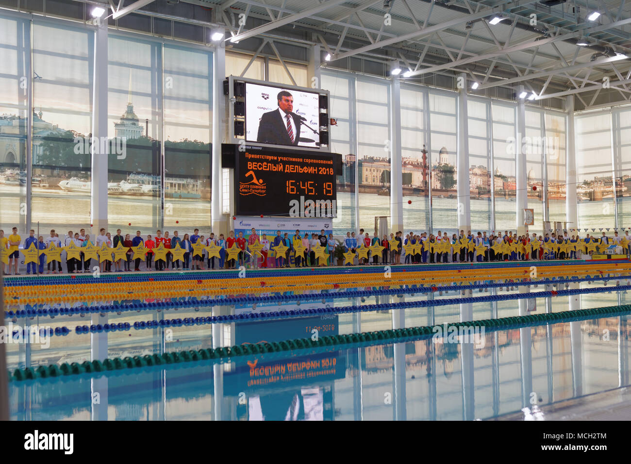 Champion female swimmer hi-res stock photography and images - Alamy