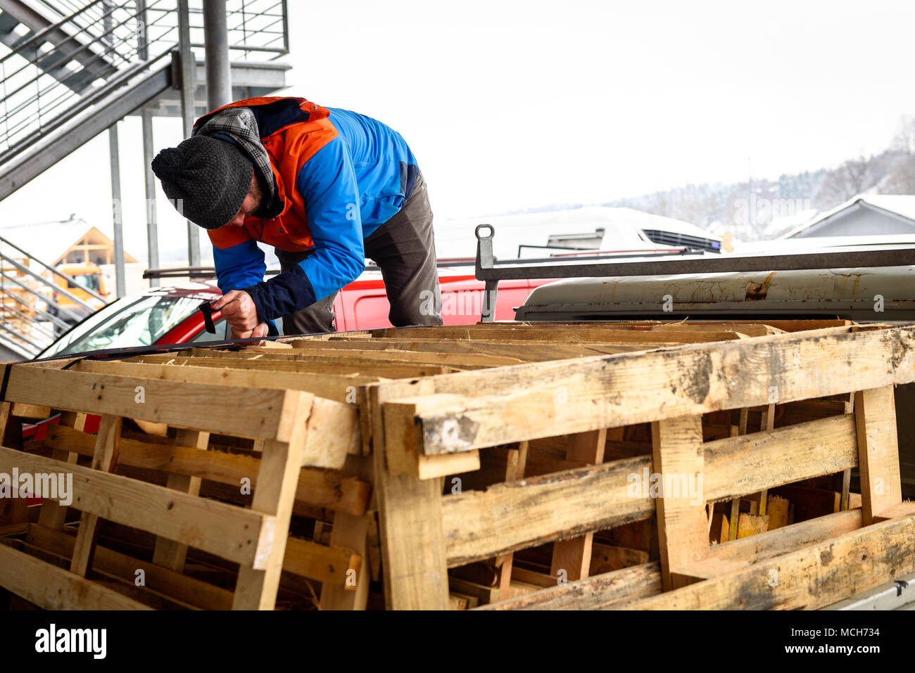 Loading lorry pallets hi-res stock photography and images - Alamy