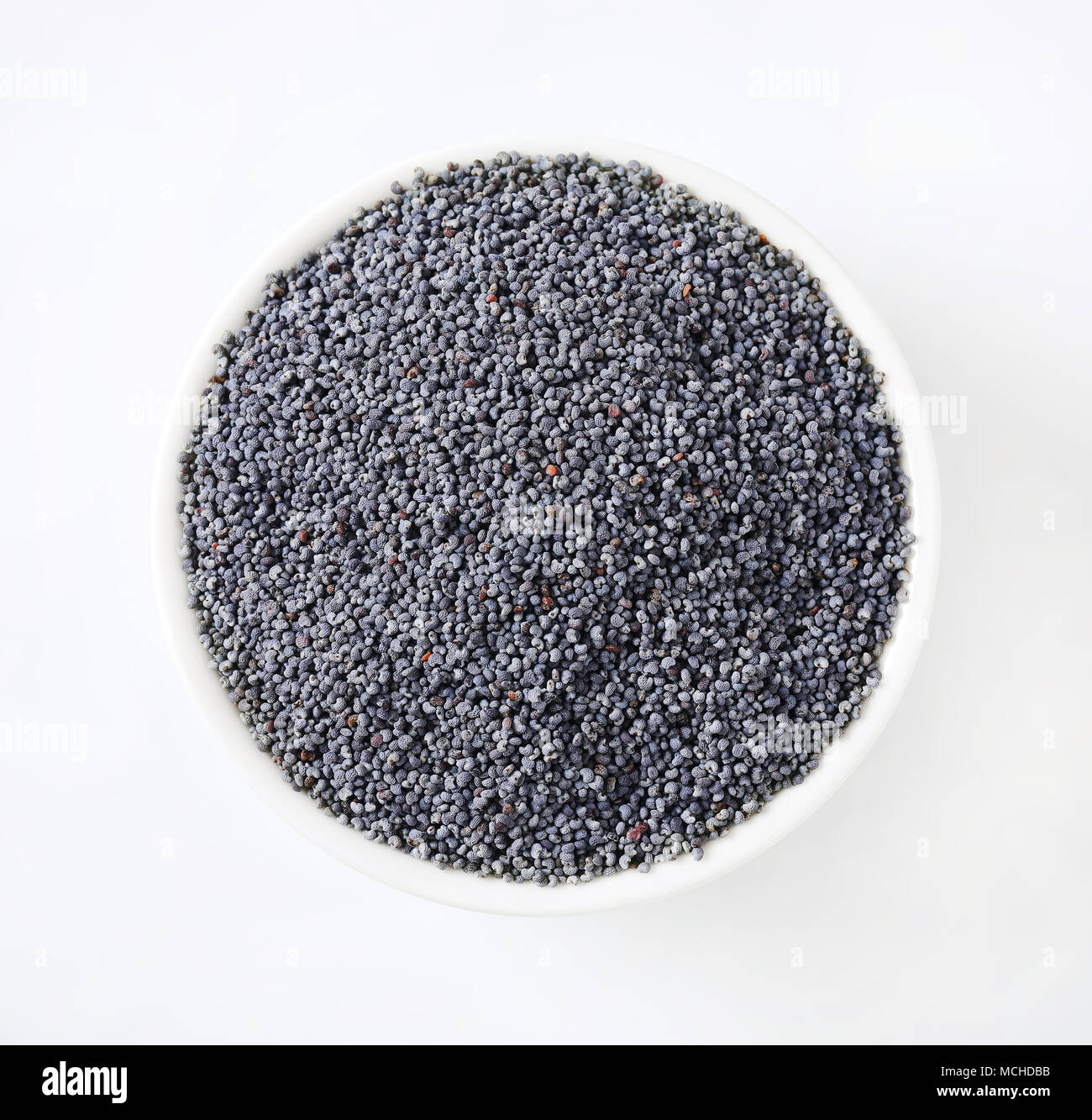 bowl of whole blue poppy seeds Stock Photo - Alamy