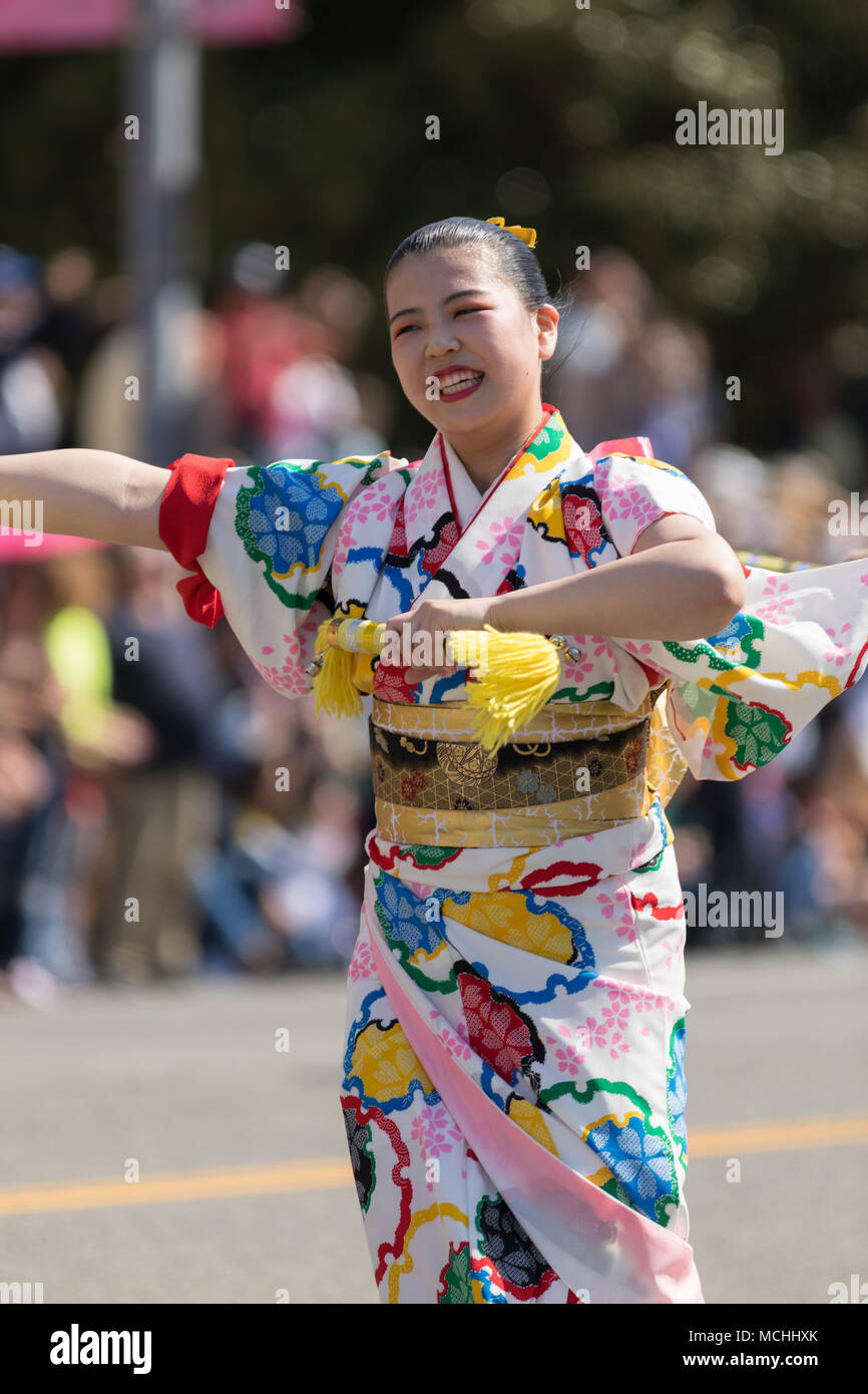 Japanese women wearing kimonos hi-res stock photography and images - Alamy