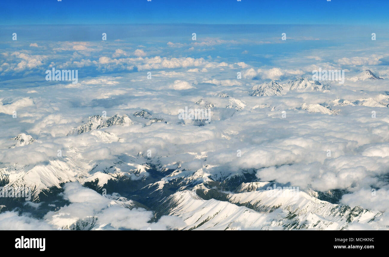 Higher mountains hi-res stock photography and images - Alamy
