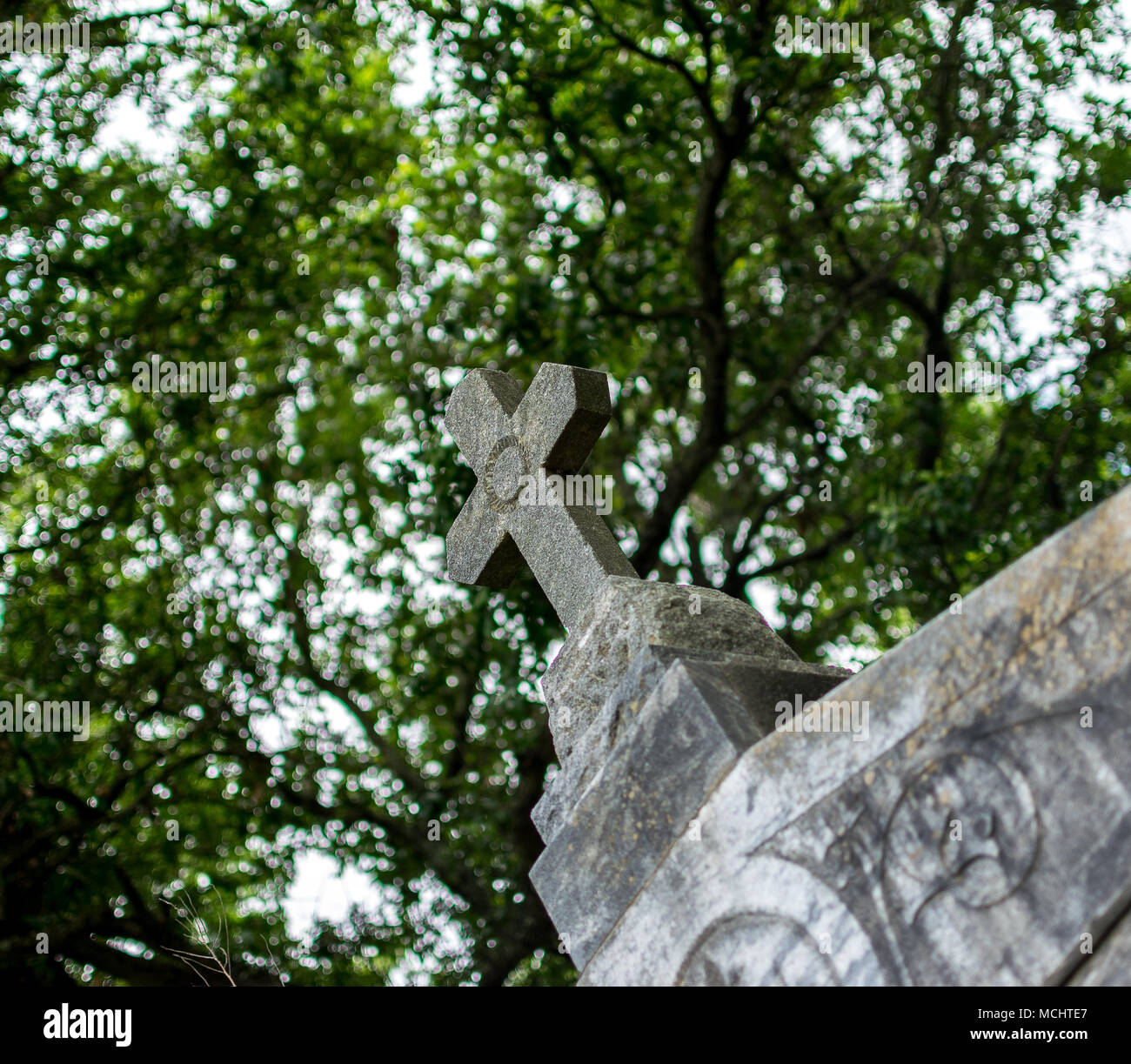 New Orleans Lafayette Cemetery Cross Stock Photo - Alamy