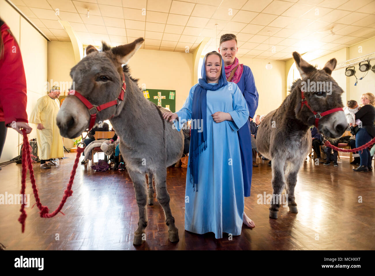 Jesus mary and joseph and donkey hi-res stock photography and images ...