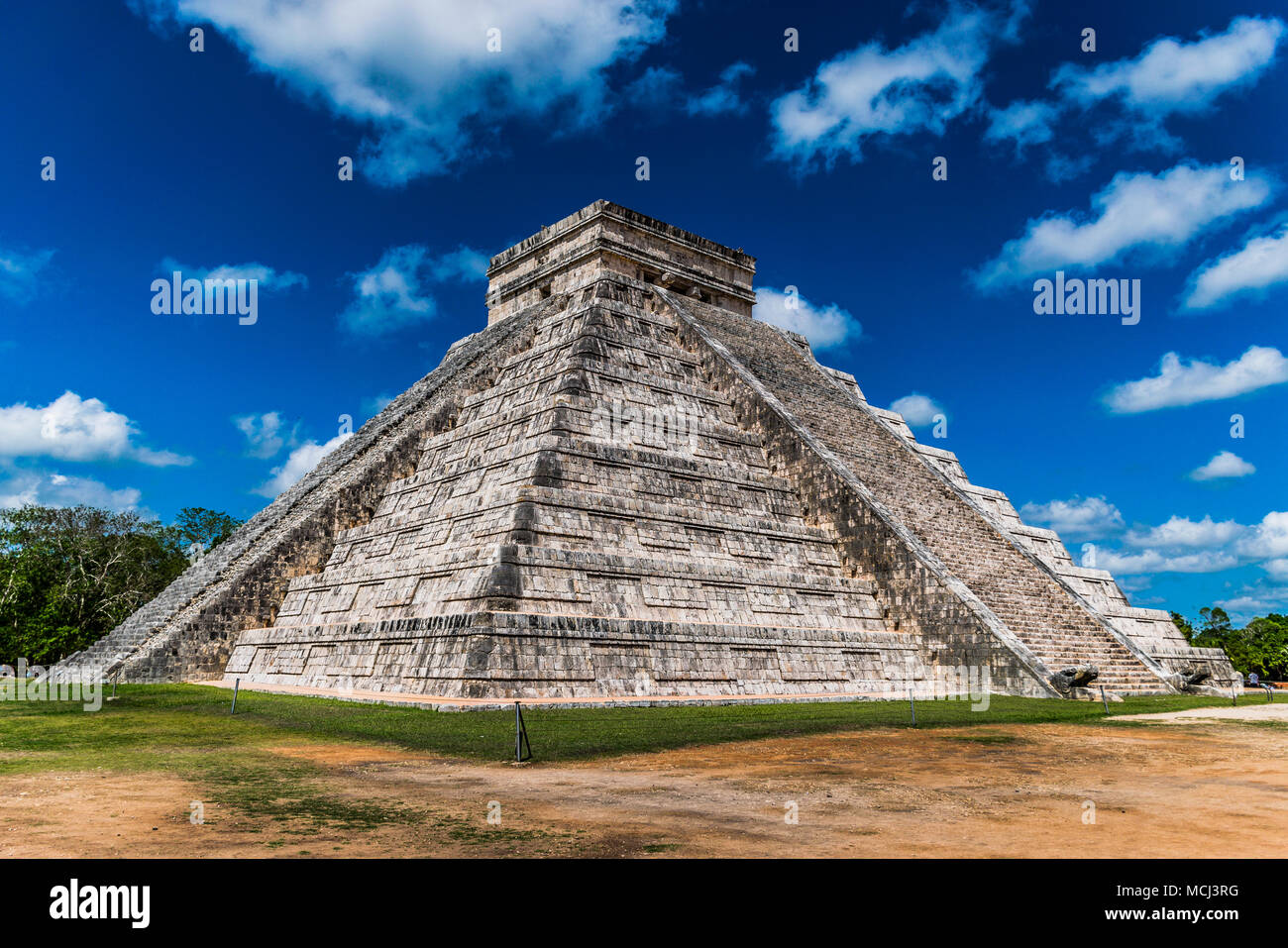 El Castillo in Chichen Itza, Mexico Stock Photo - Alamy