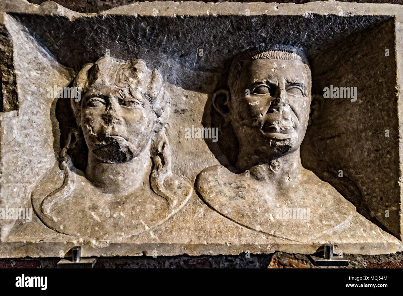 Rilievi funerari a cassetta hi-res stock photography and images - Alamy