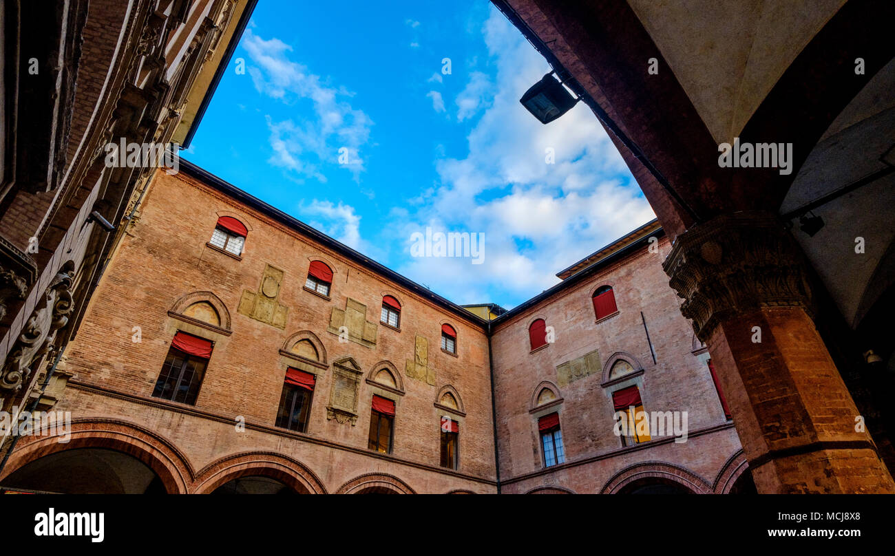Biblioteca Salaborsa, Piazza del Nettuno, Bologna, Italy Stock Photo - Alamy